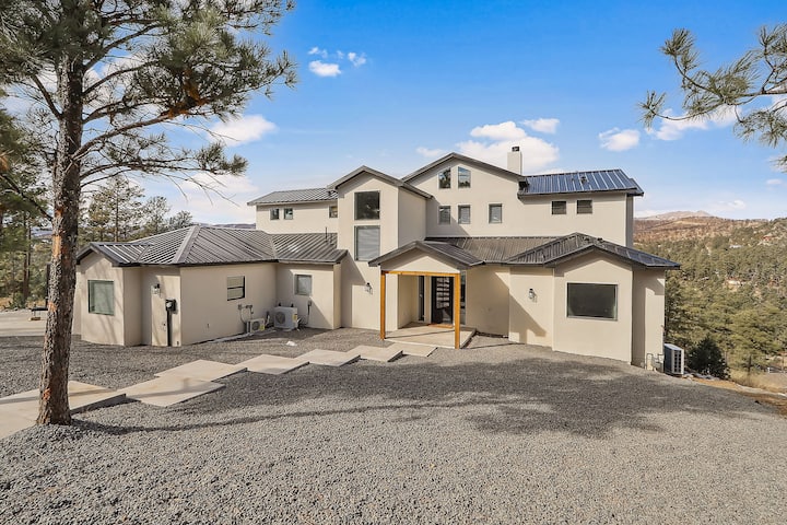 Lookout At Sierra Vista | Views, Hot Tub, & Gym - Ruidoso, NM