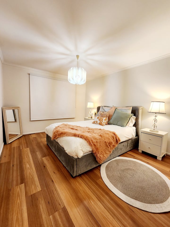 5 Min Walk To Train Station ! - Point Cook