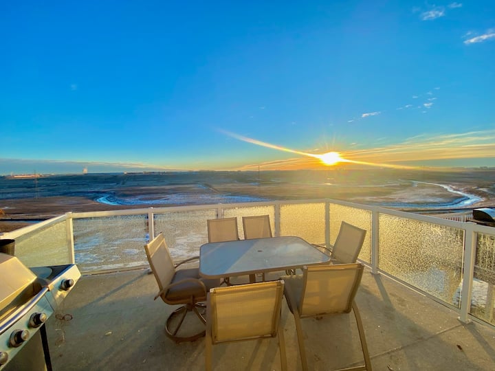Bright House With Awesome View! - Alberta
