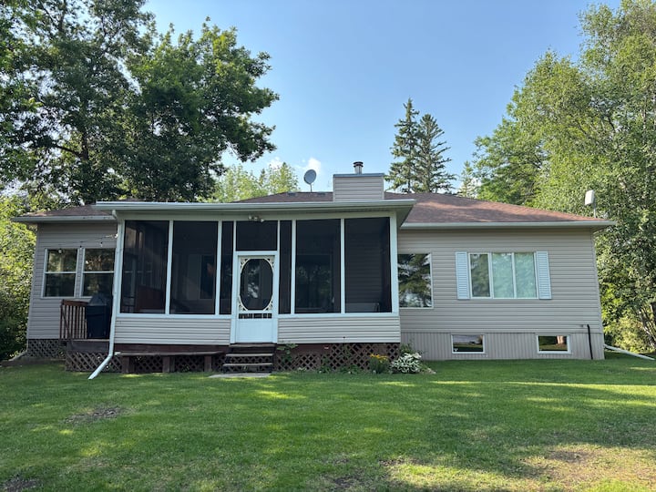 5 Bedroom Lakehouse W Hot Tub - Pinawa