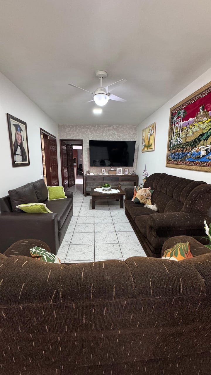 Casa Grande Em Frente Ao Koch E 5 Min Da Praia - Garopaba