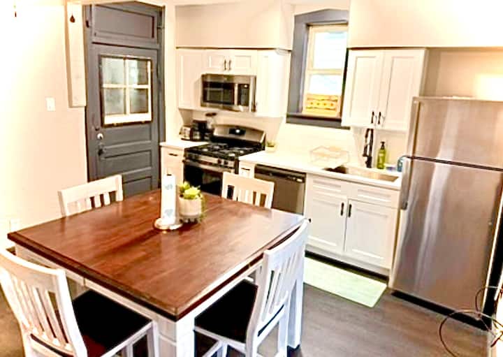 Modern 1br | Outdoor Space & Cozy Vibes - Bedford, PA