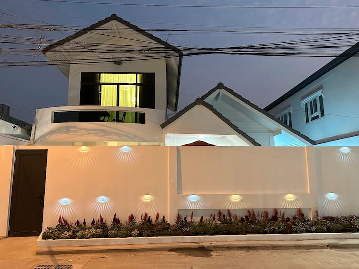 芭提雅市中心附近步行街6卧动力泳池别墅配备100寸电视g‘ Cozy Pool Villa - Pattaya City