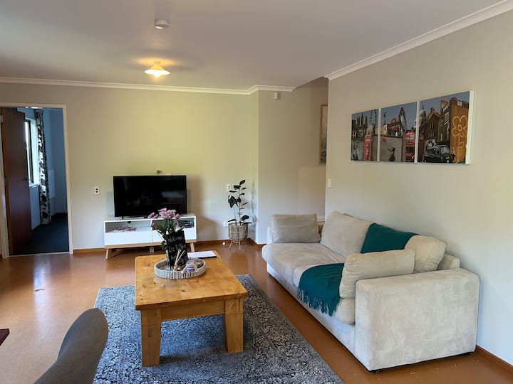 Spacious Peaceful Apartment - Wellington