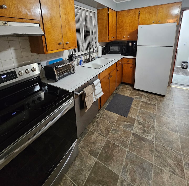 Cozy Two-bed In Little Italy - Niagara Falls