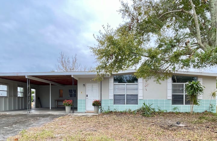 Cozy House In Downtown New Port Richey - New Port Richey, FL