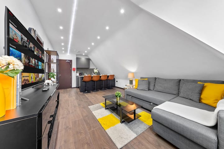 Modern 1-bed Suite | Near Station | Central London - Londen