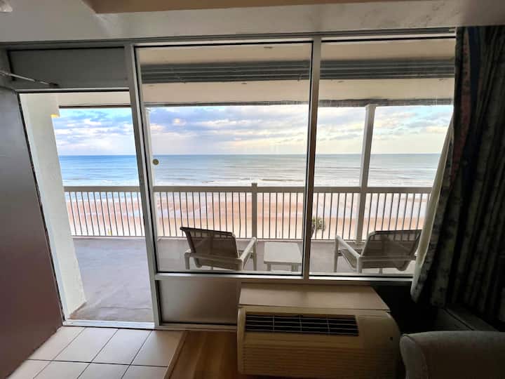 Beachfront - Oceanview Studio - King Bed - Daytona Beach, FL