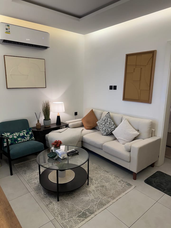 غرفة وصالة هادئة بجلسة خارجية Location: Yarmouk - Riyadh