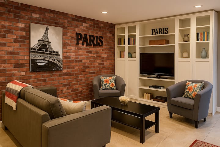 Warm & Cozy 3 Bdrm | Park, View, Fireplace, Pets - North Vancouver