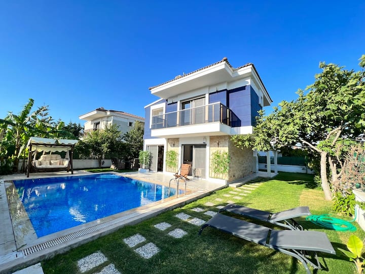 Alaçati 4+1 Odalı Havuzlu Villa - Çeşme
