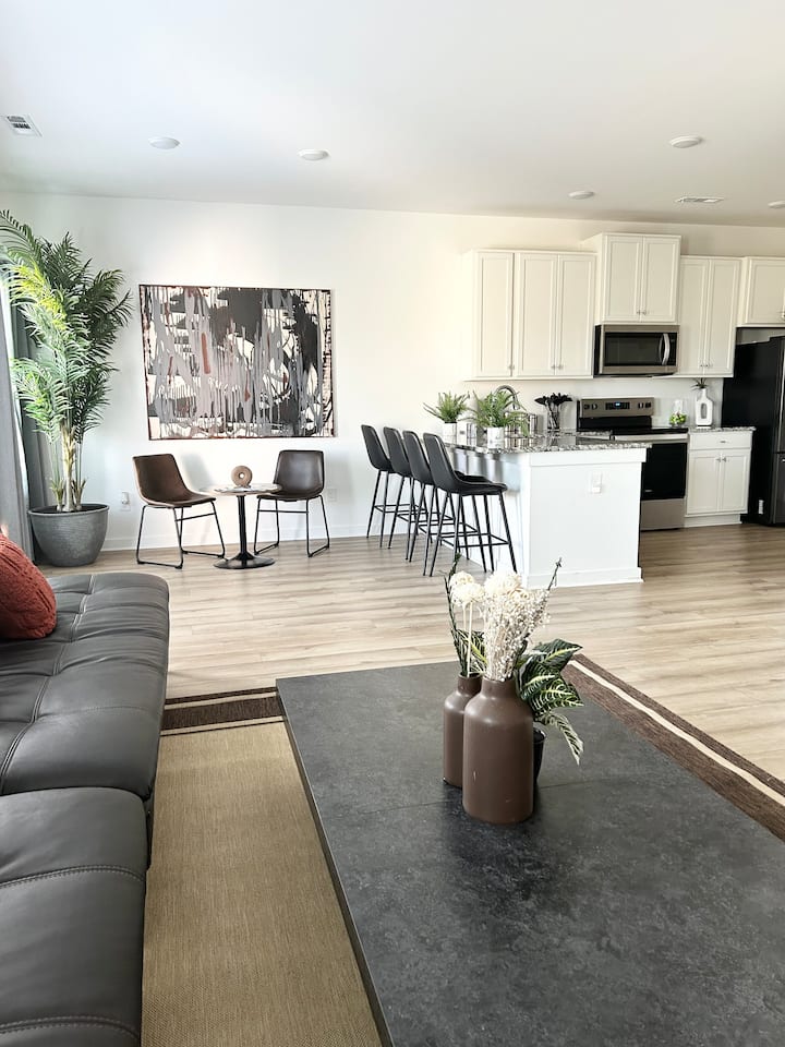 New Modern Townhome - Relax In Style - Huntsville, AL