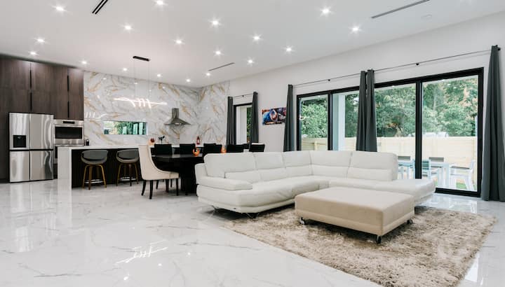 Brand New Sleeps 14! Long Term Discount. Book Now! - Hallandale Beach, FL