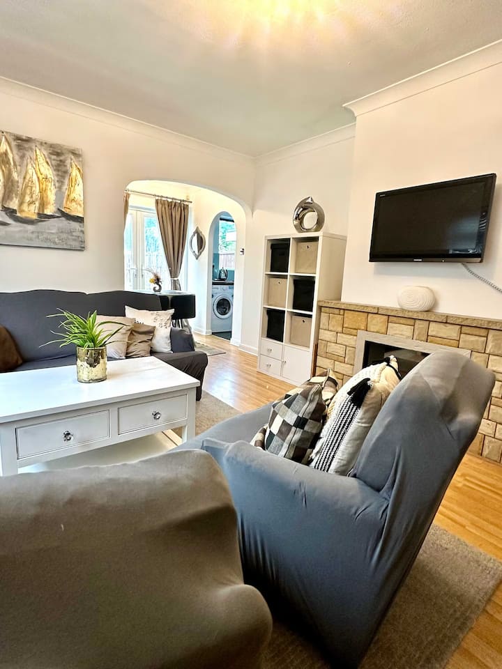 Homely 3-bed Bungalow, Near Windsor & Slough - Berkshire