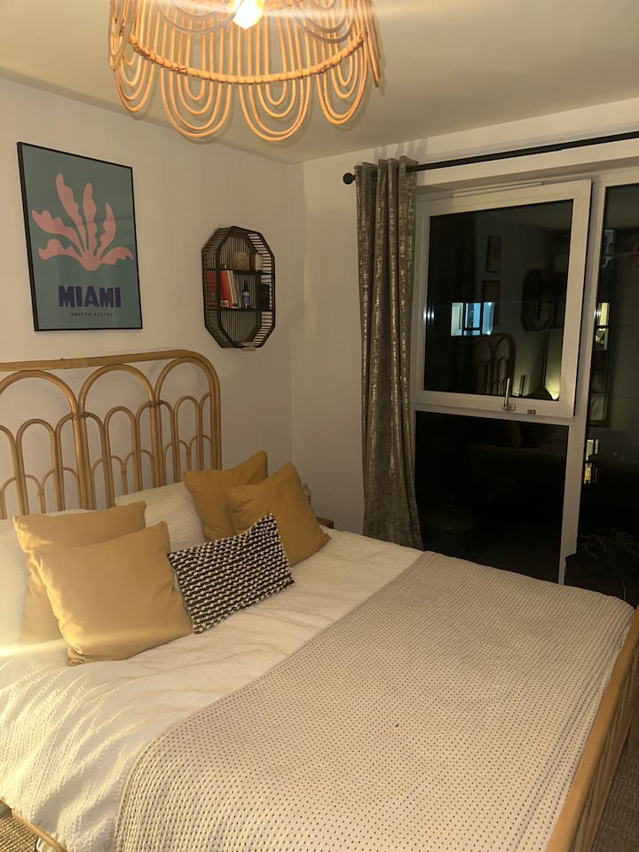 1 Bed - Great Location - Balcony - Uxbridge