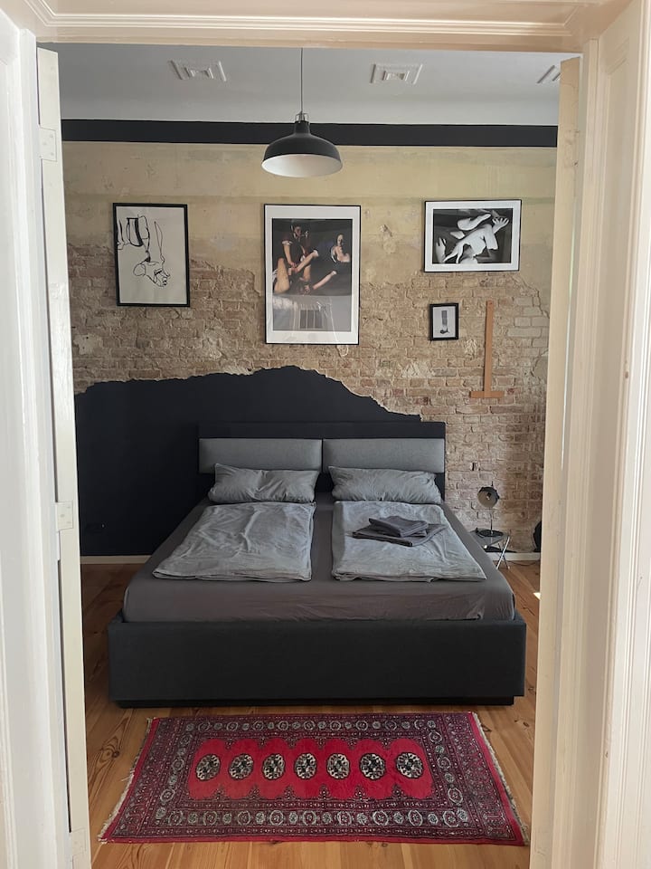 Stay At Designers Apartment In Kreuzkölln - Berlim