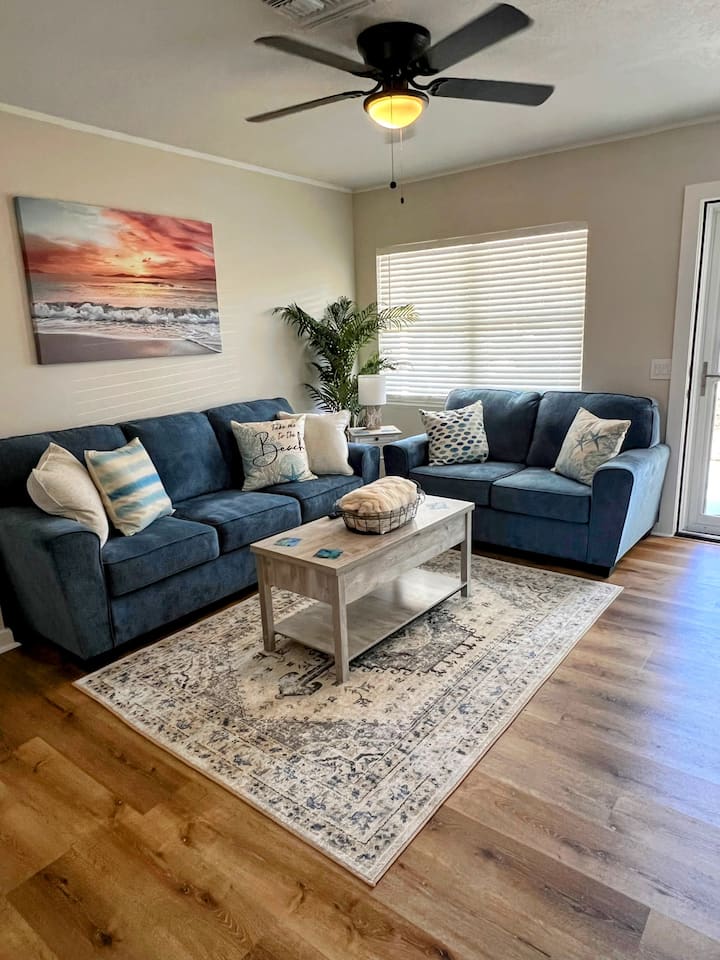 Walkable Downtown 3br Home • Garage - New Port Richey, FL