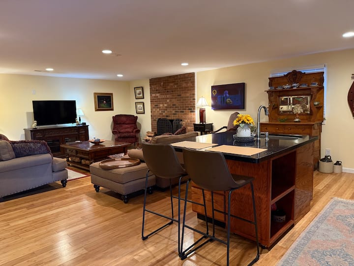 Cozy, Private, Fireplace. - High Point, NC
