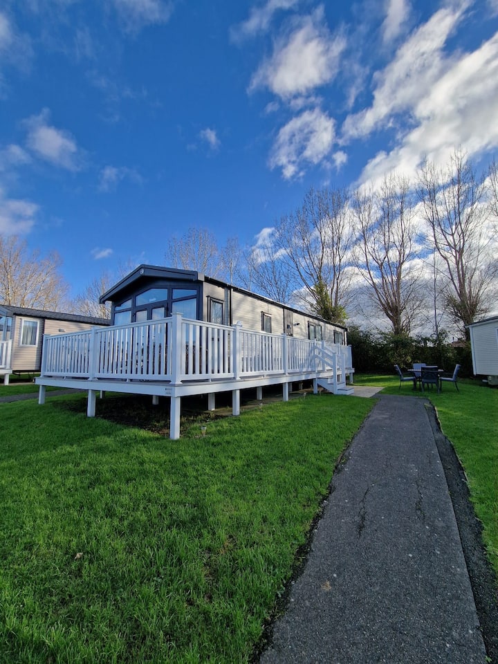 Diamond Lodge 4 Berth Swift Champagne Combe Haven - Kent
