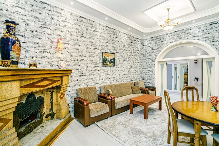 Apartment In Axundov Garden - Bakú
