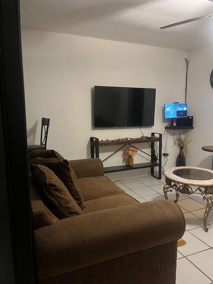 Casa Verde 
Amplia Casa Y Estacionamiento - San Luis Río Colorado