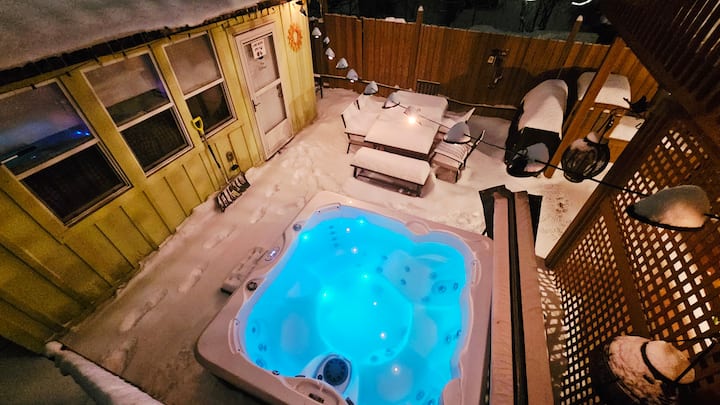 Hot Tub Detox Haven & Firepit & Gameroom - Kingston