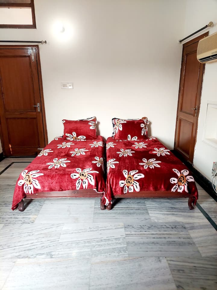 Single Spacious Room - Sahibzada Ajit Singh Nagar
