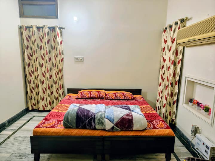 Second Floor's Single Spacious Room With Terrace - Chandigarh