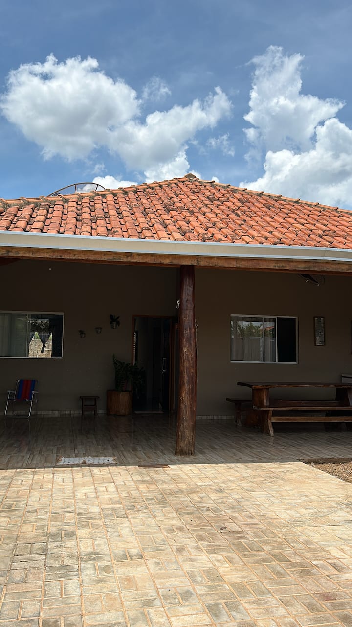 Casa Espaçosa, Arejada E Bem Localizada Em Bonito. - Bonito
