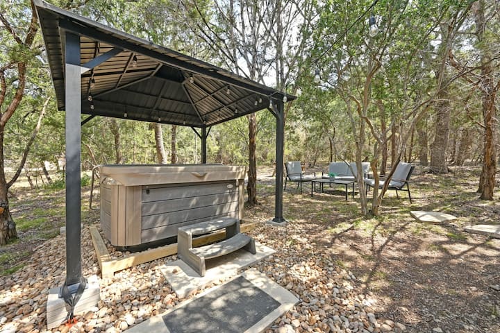 Scenic Casita Loft Retreat Hill Country W/ Hot Tub - Dripping Springs, TX