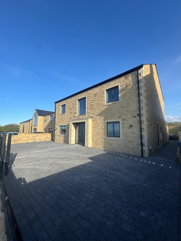 Northstone House - 6 Bed With Hot Tub - Clitheroe