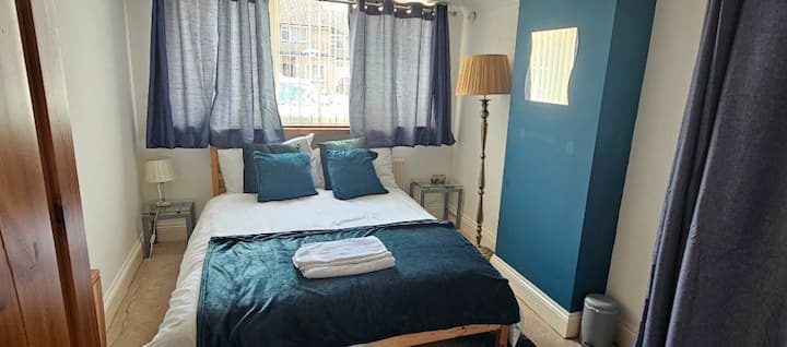 Room Wit Attached Toilet/shower - Maidenhead
