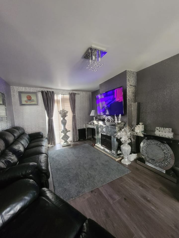 House With Hot Tub -