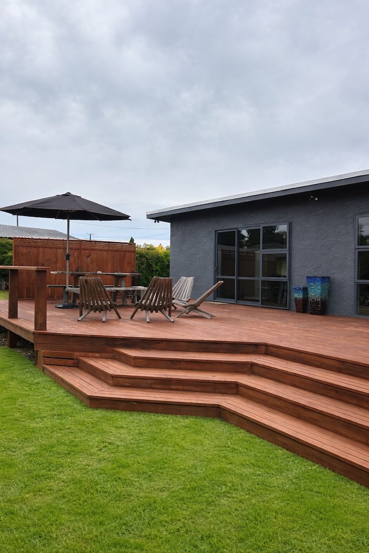 Classic Te Anau~ Short Walk To Town Centre & Lake - Te Anau