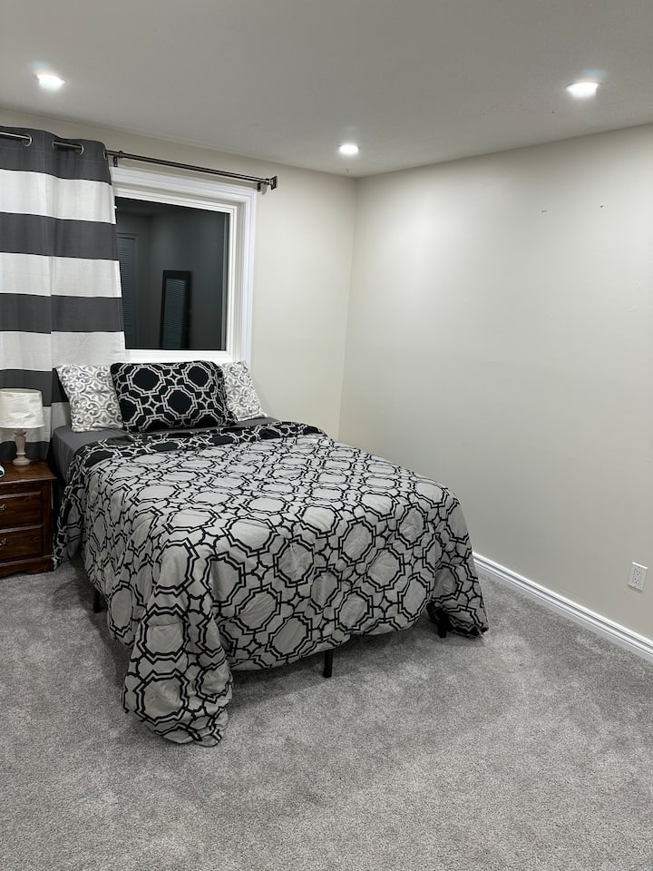 Private Room In Cozy Home Stay - Waterloo