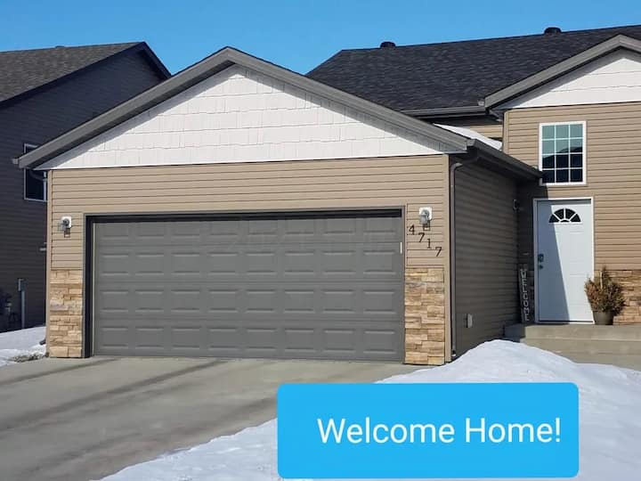 Townhome Near Hospital - Fargo, ND