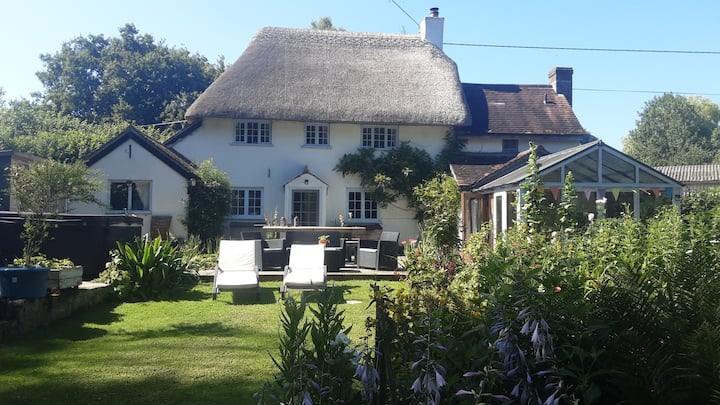17th Century Thatched Cottage - Dorset