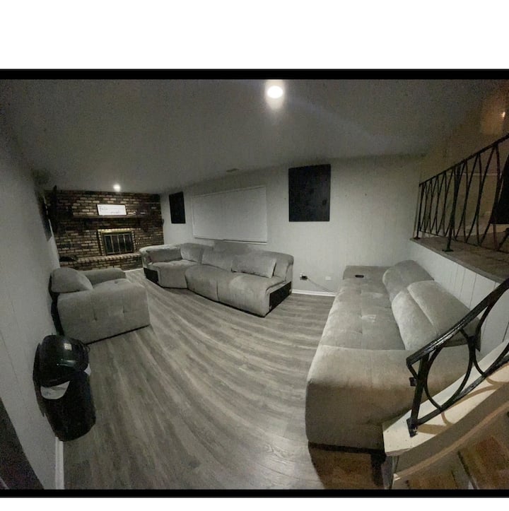 Beautiful Home In 
Lansing Il - Lynwood, IL