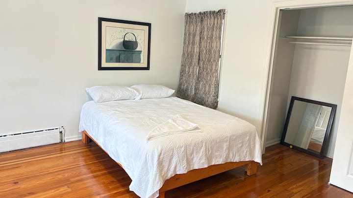 Bright And Spacious Room Near Ppl Center - Allentown, PA