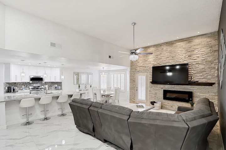 Modern Retreat W/ Private Pool - El Paso, TX