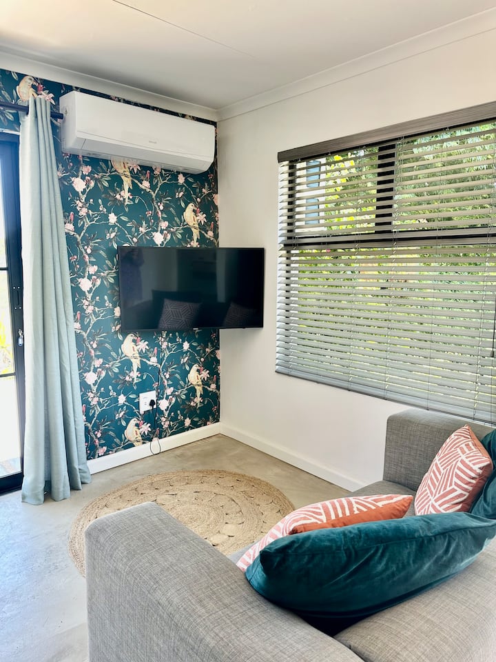 Stylish Cottage On Secure Estate - Hilton