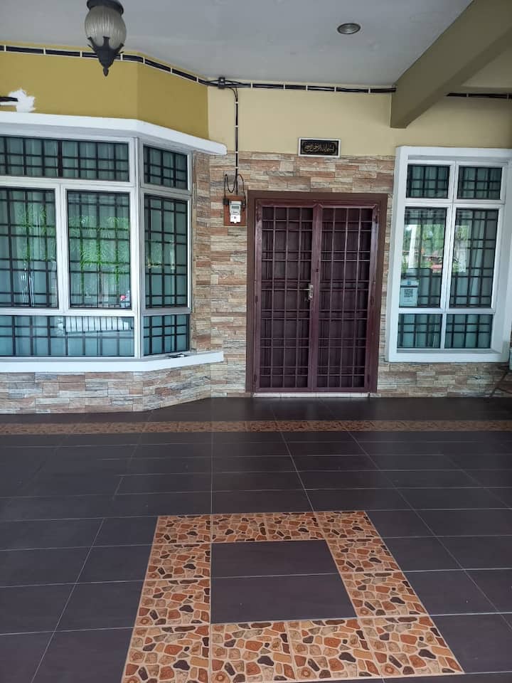 Terrace House For Family Trip - Jasin