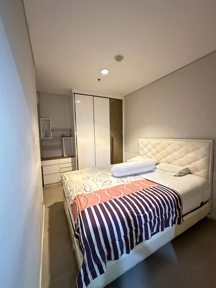 Madison Park Chic & Comfy 2br Apartment - Jakarta