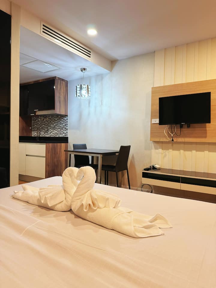 杜斯特大公园（ Dusit Grand Park ）公寓，免费无线网络，公寓周围生活便利 - Jomtien