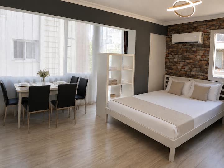 Feel At Home In The Heart Of Alsancak, Stylish And Cozy - Alsancak