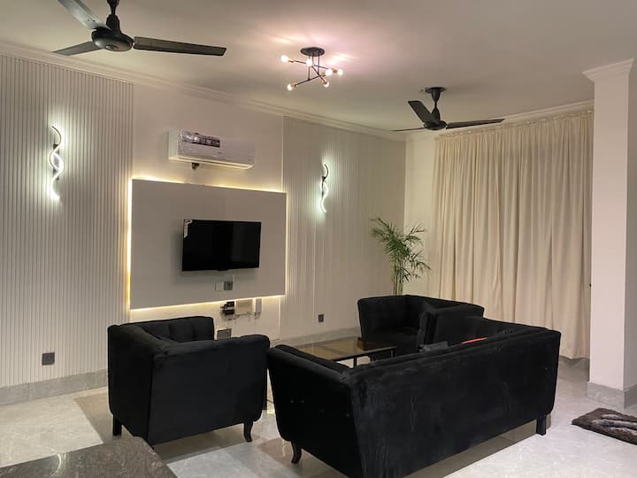 2 Bedroom In F-11 Markaz - Islamabad