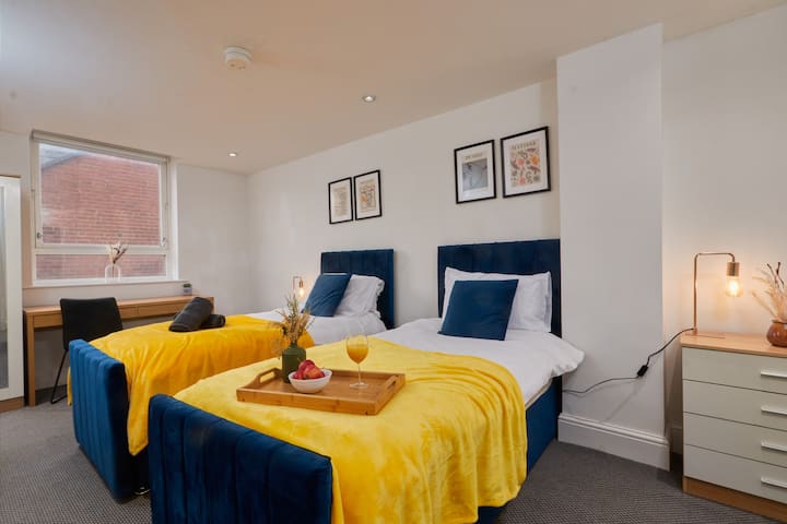 Sleeps 3: Corporate & Family Stays - Free Parking! - Leeds