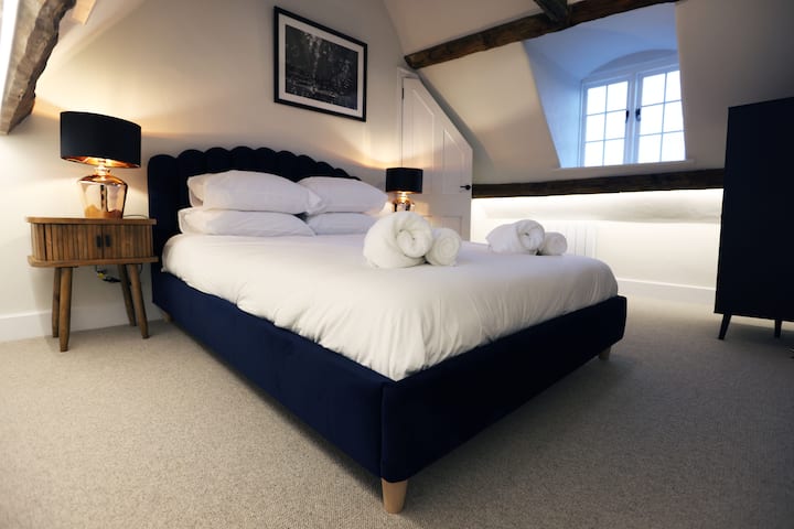 The Mews Attic - Chipping Norton