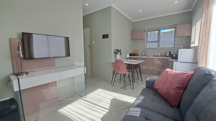 Among Wings | New | Modern | Close To Airport - Port Elizabeth
