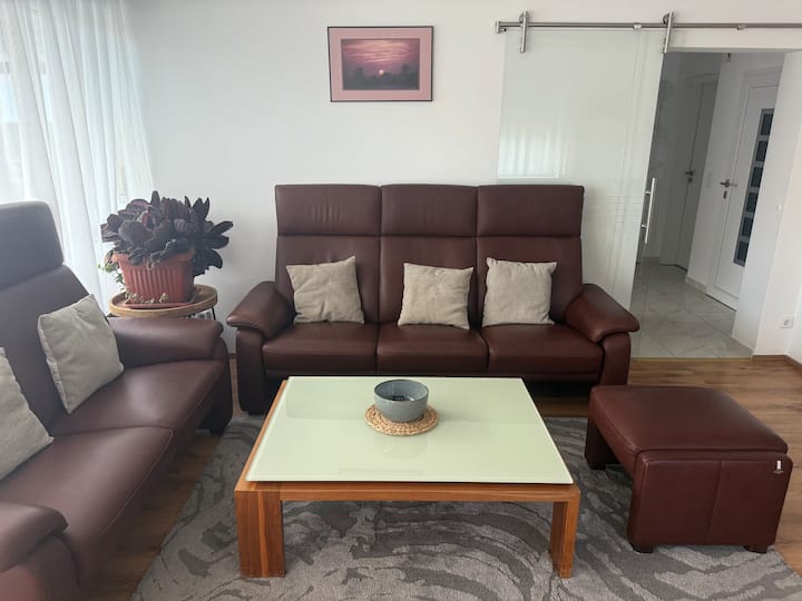 90 Qm 4 Zimmer Wohnung Mit 3 Schlafzimmer 4 Betten - Nuremberg